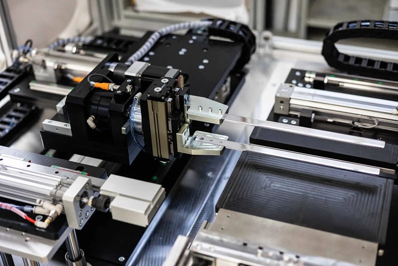 Robotic Island: Automotive, Vision & Collaborative Solutions - GAV Sistemi